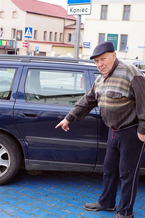 Kolizja na ul Wojska Polskiego w Stargardzie Pusty ford stoczył się