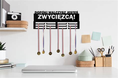 Wieszak na medale DOPÓKI WALCZYSZ JESTEŚ ZWYCIĘZCĄ Tanio ToHurt pl