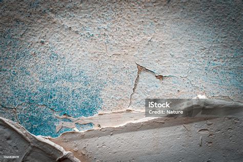 剝落壁紙水泥圖案牆面背景上的舊粗石復古垃圾石膏或混凝土灰泥表面自然材料抽象結構背景 照片檔及更多 具有特定質地 照片 具有特定質地 厚板