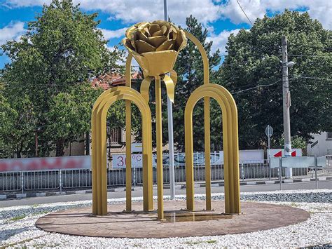 Павел баня горещи минерални извори и аромат на рози