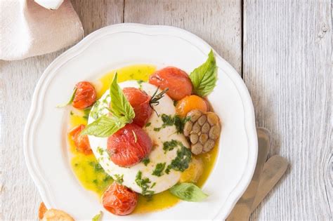 Burrata Avec Tomates Rôties Et émulsion De Basilic Recettes Du Québec