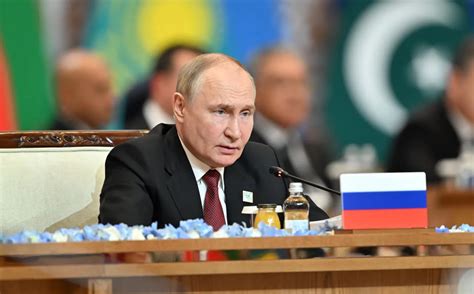Путин счёл преждевременным говорить о едином парламенте или валюте с