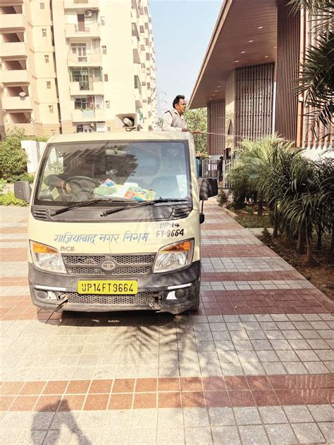 बीजेपी पार्षद मनोज गोयल ने क्षेत्र में कराया मच्छर रोधी एंटी लार्वा का छिड़काव