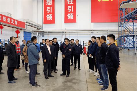 在英雄城，过奋斗年！中国商飞集团董事长、党委书记贺东风来到中国商飞江西生产试飞中心慰问南昌