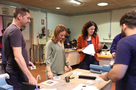 La alcaldesa de Getafe visita el curso de Montaje de Estructuras e Instalación de Sistemas y