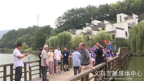 何斯路村何允辉 何斯路村何允辉简介 大山谷图库