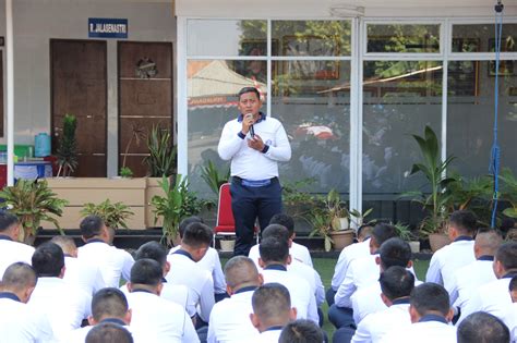 PRAJURIT YONRANRATFIB MAR TERIMA JAM KOMANDAN AWAL BULAN AGUSTUS