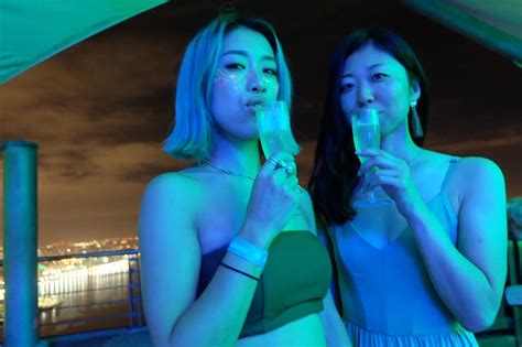 観光地ポンデアスカールで夜行われたイベント リオ日本人宿「カイピリーニャ」 In Copacabana Beach