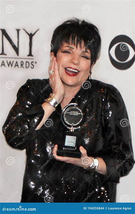 Liza Minnelli Wins 2009 Tony Award Editorial Stock Image Image Of