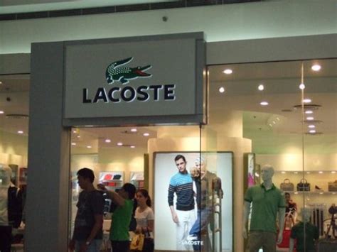 Via Del Corso A Roma Ma Il Coccodrillo Lacoste Come Fa Negozi Di Roma