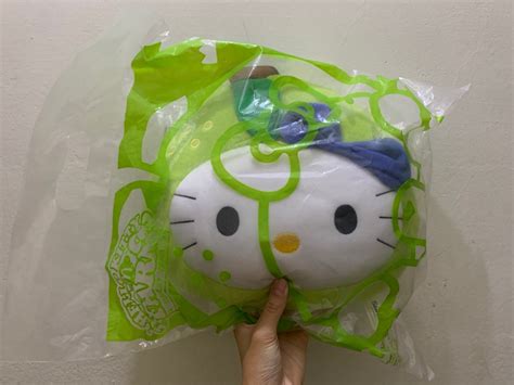 麥當勞 Hello Kitty 抱枕 23旋轉生日慶 書籍、休閒與玩具 收藏、紀念品 其他古董在旋轉拍賣