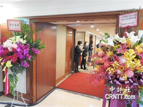 香港中評網：宋楚瑜宣布參選2020 柯郭致贈花籃祝福