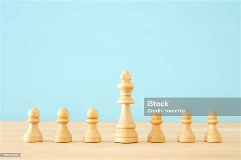 목조 체스 연못 테이블 강한 팀 인적 자원 및 관리 개념을 건물의 이미지입니다 개념에 대한 스톡 사진 및 기타 이미지 개념