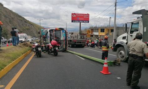 Volcamiento De Bus Interprovincial En La Panamericana Norte Deja Once