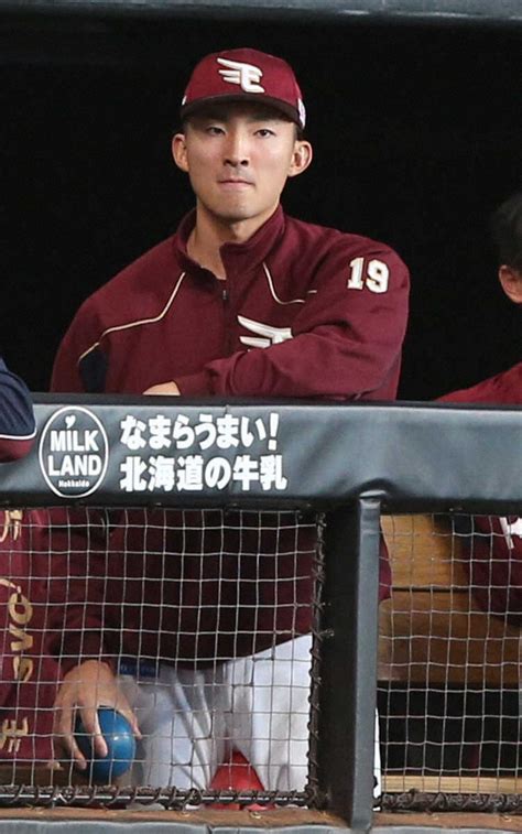 ＜日・楽＞9回、ベンチで試合を見る荘司（撮影・高橋 茂夫） ― スポニチ Sponichi Annex 野球