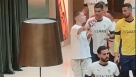 Así Fue El Empujón De Cristiano Ronaldo A Un Aficionado Tcs Ahora