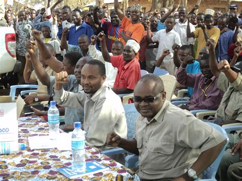 JOHN MNYIKA PICHA ZA ZIARA ZA VIONGOZI WA CHADEMA Ndago Mkoani Singida