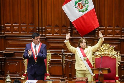 Dina Boluarte ¿quién Es La Nueva Presidenta De Perú Que Reemplaza A