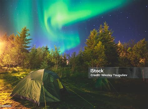 Gambar Indah Aurora Borealis Hijau Multiwarna Besar Aurora Polaris Juga
