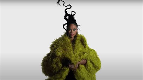See Rihanna Strut Her Stuff In Teaser For Super Bowl Halftime Show Cnet