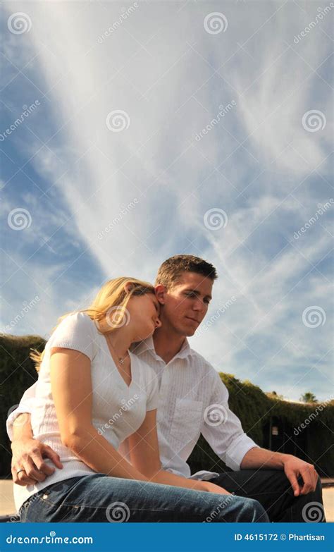 Junge Paare In Der Liebe Stockfoto Bild Von Jung Blond 4615172