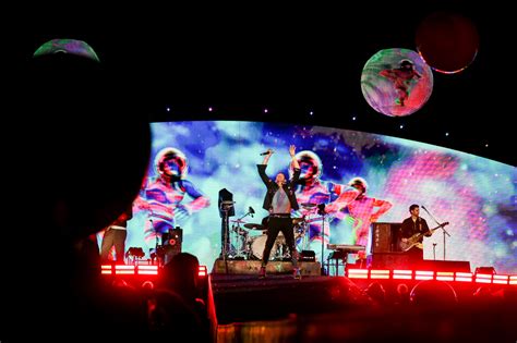 Coldplay en Colombia Asistentes denuncian serios problemas en la logística del evento Infobae