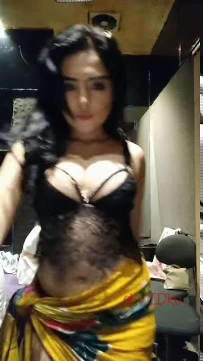 Goyang Hot Striptis Model Indo Youtube