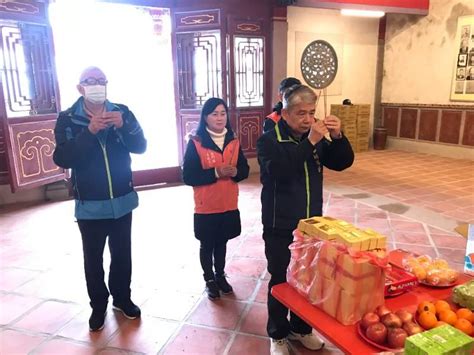 金門榮服處游文勇率同仁祭祀歷年在金亡故榮民