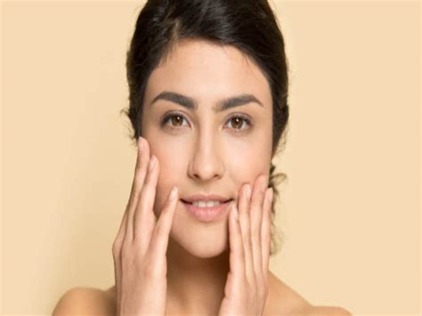 How To Get Clear Glowing Skin Without Going Parlour Get Clear Skin