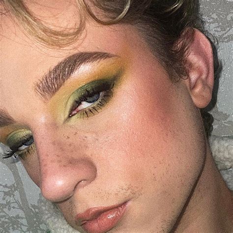 What Colour Eyeshadow Goes Best With Green Eyeshadow