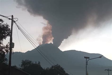 Letusan Gempa Dan Abu Vulkanik Gunung Lewotobi 3 Desa Dikosongkan Katong NTT