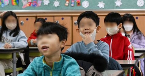 마스크 벗고 활짝