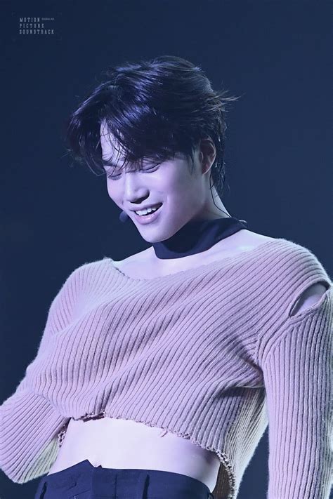 【셀럽tv】 남돌의 복근 노출 칭찬해~ 몬스타 엑스 원호부터 엑소 카이까지 남자 아이돌이 크롭티를 완벽하게 소화하는 비법
