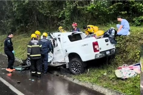 Grave Acidente Entre Caminhao E Caminhonete Deixa Dois Mortos Na Br 282