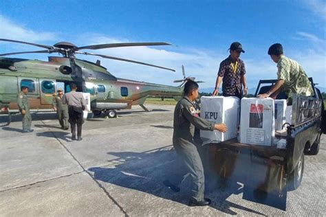 Kerahkan Helikopter Caracal TNI AU Bantu Pengiriman Logistik Pemilu 2024 Ke Pedalaman Papua