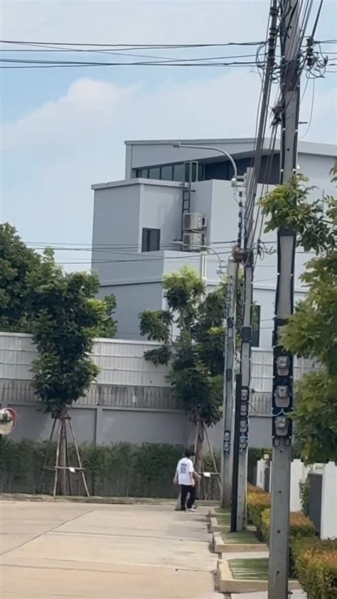 ခွန်နာရာ တို့များ အေးဆေးပဲနော် သူ့ကလေးကို ချီလိုက်တာ 🤨 အေးပေါ့လေ အကျင့်ဖြစ်နေပြီဆိုတော့လဲ 🤭