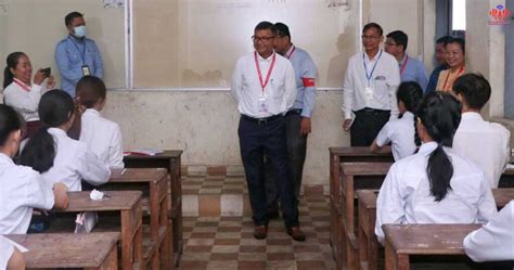 រដ្ឋមន្ត្រីក្រសួងអប់រំ អញ្ជើញចុះពិនិត្យស្ថានភាពទូទៅ មុនដំណើរការសំណេរ នៅមណ្ឌលប្រឡង វិទ្យាល័យ ហ៊ុន