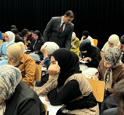 متابعة سير الامتحانات النهائية لطلبة المرحلة الاولى في قسم الفيزياء
