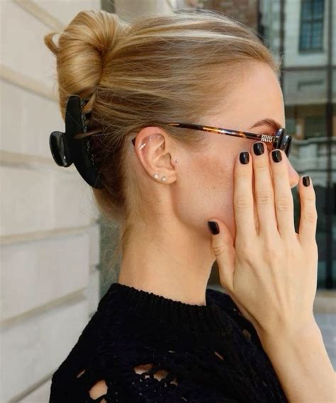 Пин от пользователя 𝐧 на доске 𝐀𝐂𝐂𝐄𝐒𝐒𝐎𝐑𝐈𝐄𝐒 Идеи причесок Цвета краски для волос Шикарные