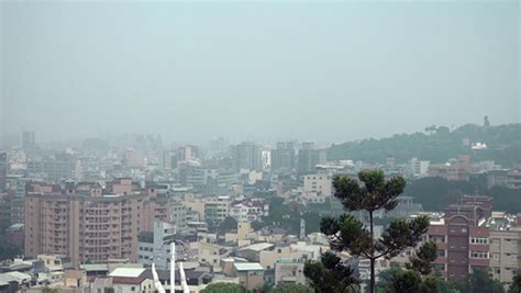 中部天空灰濛濛空氣好髒 彰縣府提醒做好健康防護
