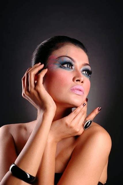 Real Indonesia Sexy Model Photoshoot Video Montok