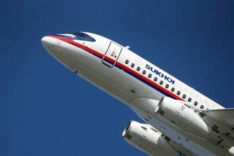 Глава Минпромторга рассказал в чём российский лайнер Ssj 100 не