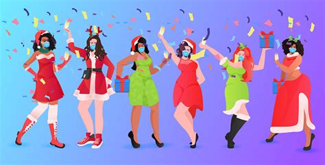 코로나바이러스 전염병 크리스마스 휴일 축하를 방지하기 위해 마스크를 착용 선물을 가진 산타 여성 12월에 대한 스톡 벡터 아트 및 기타 이미지 Istock