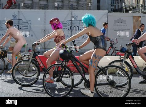 Londres Royaume Uni World Naked Bike Ride Les Participants Reviennent