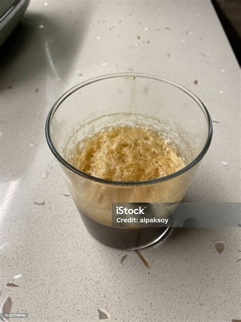 에스프레소 토닉 에스프레소 커피와 토닉 워터가 혼합된 0명에 대한 스톡 사진 및 기타 이미지 0명 갈색 라임 Istock