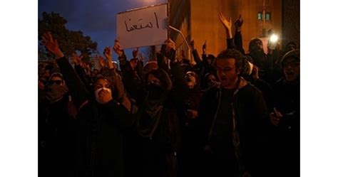 Полицията в Техеран е получила указания за сдържаност към демонстрантите