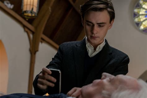 Fuja de O Telefone do Sr Harrigan é drama insosso travestido de
