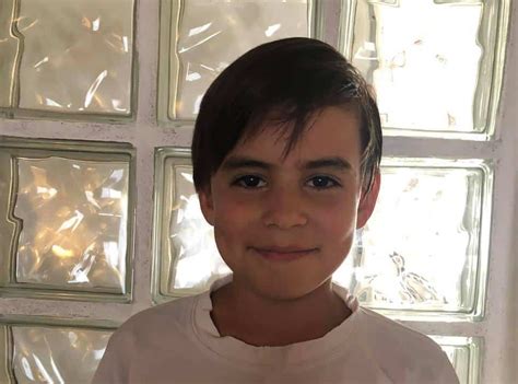 Desesperado Pedido De Una Madre Su Hijo Necesita Audífonos Para