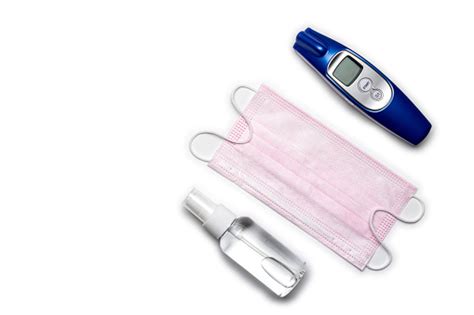 바이러스 배경 보호 마스크 소독제 젤 실험실 장갑 전자 온도계 흰색 배경에 의료 장비 개념 코로나 바이러스 Covid 검역 우한