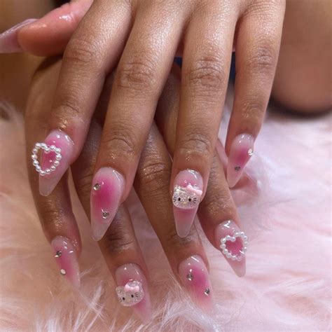 Ставим лайк 10 модных розовых маникюров с Hello Kitty 🎀 Thegirl